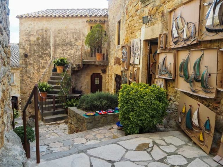 Pals, a beautiful medieval town - Americans in Barcelona